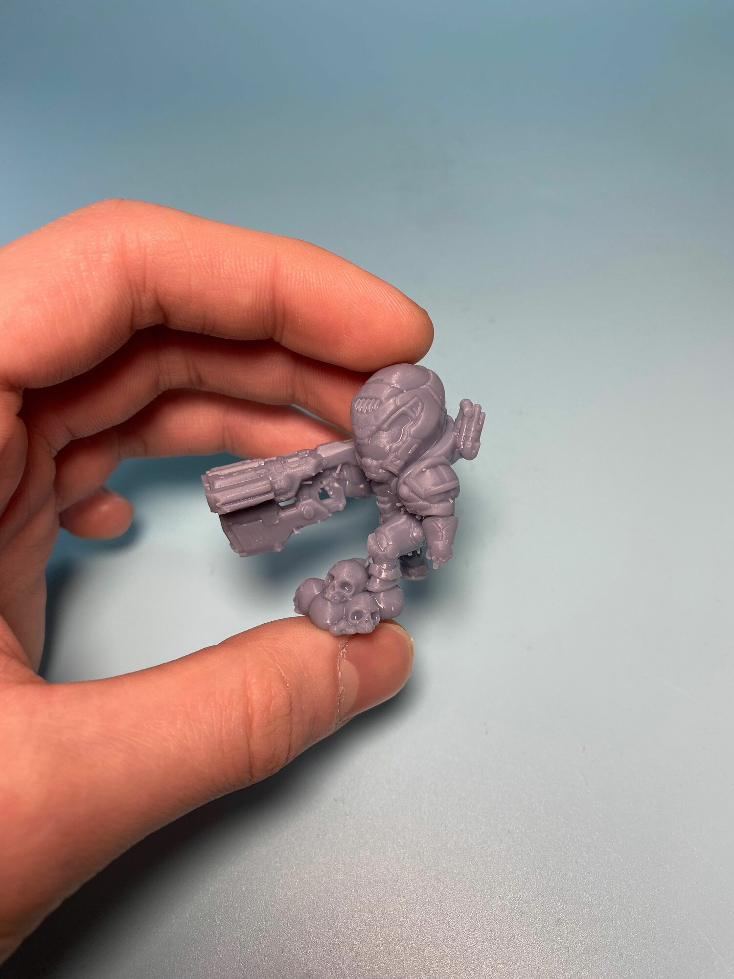 Миниатюра для покраски Убийца Дума (Doom Slayer), смола, 4.5 см