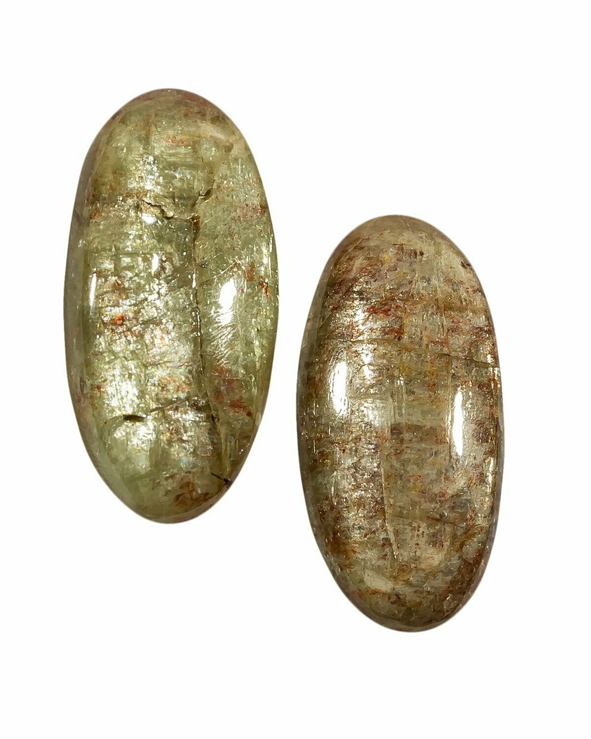 Пара кабошонов из кианита размером 33х17х6 мм. На стеклянной подложке.