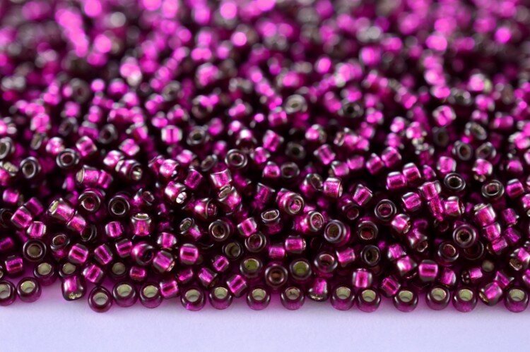 Бисер японский TOHO круглый 15/0 #2223 глаз дракона, серебряная линия внутри, 10 грамм