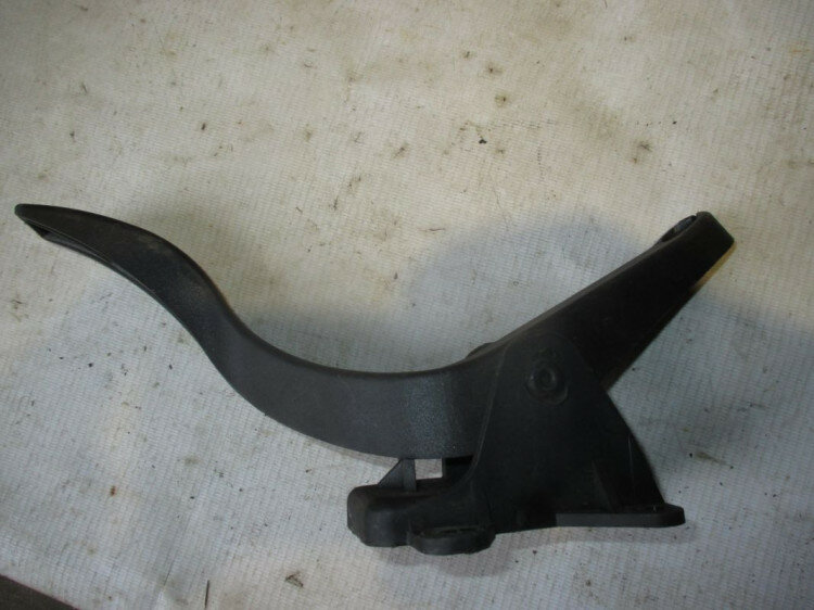 Педаль газа 98AB9P732AE 1064310 Форд Фокус 1 США