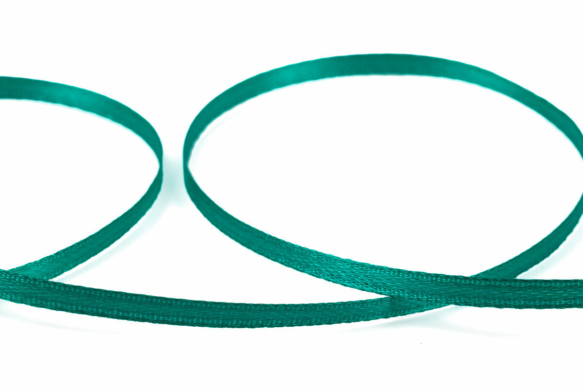 Лента атласная 3 мм (1/8 ") Gamma AL-3P двухстор. 91.4 м №092 т-зеленый