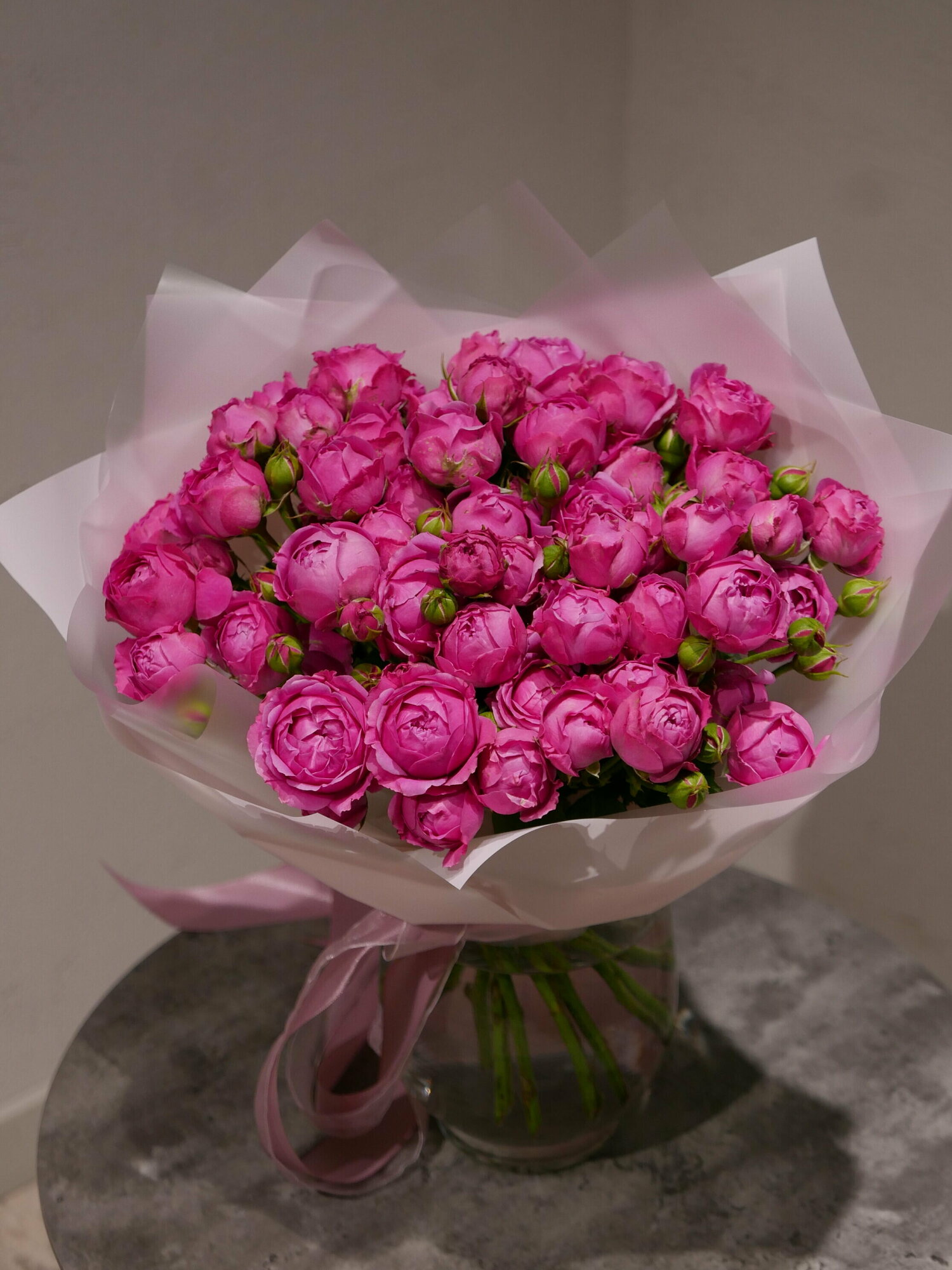 Монобукет из 17 кустовых роз Мисти баблс от студии цветов klumba.moscow