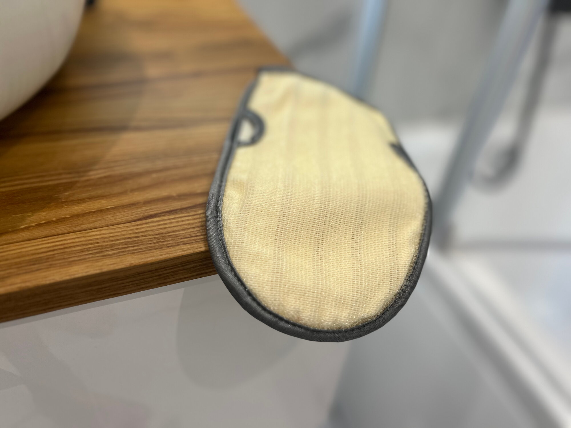 Варежка-скраб кокосовая для лица и тела "ФЕЯ" EcoNext Швеция размер 13х23 цвет серый