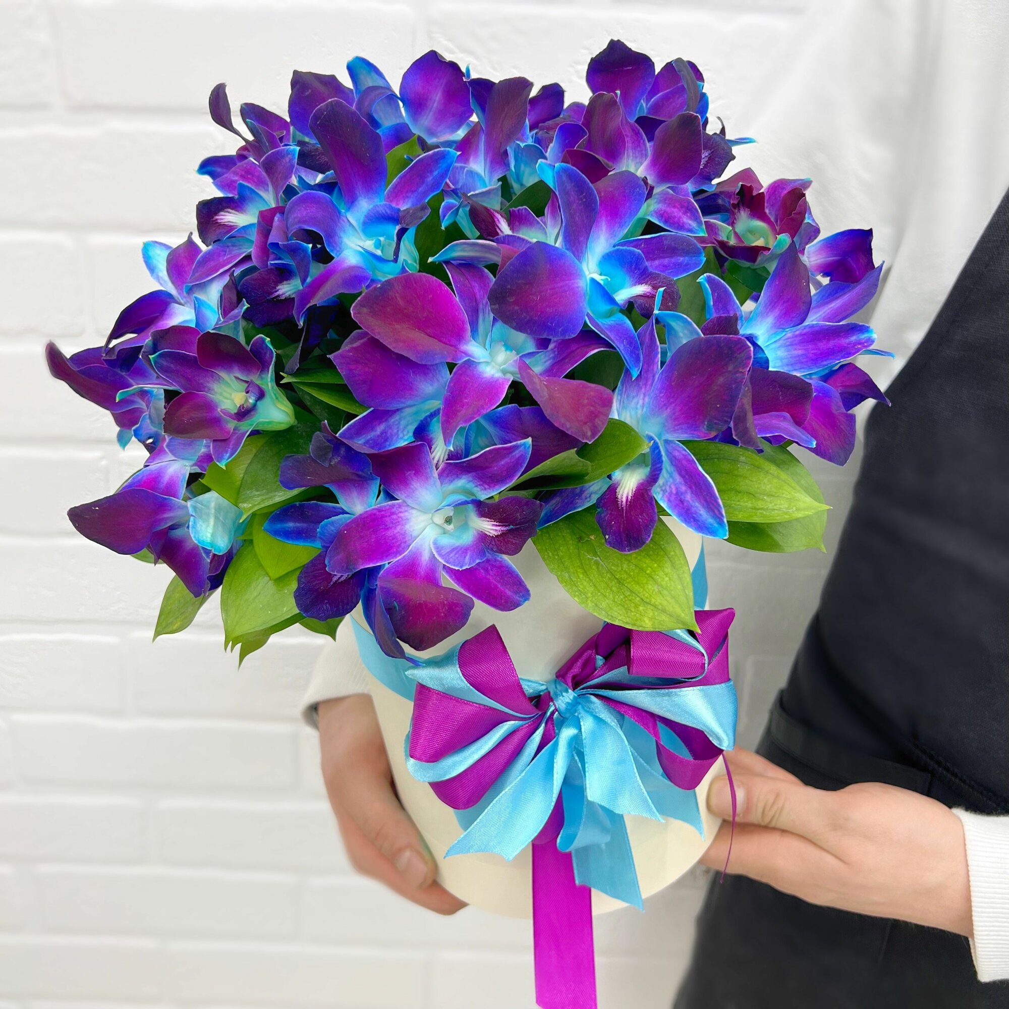 Дендробиум синяя орхидея в коробке Flowerstorg N1086