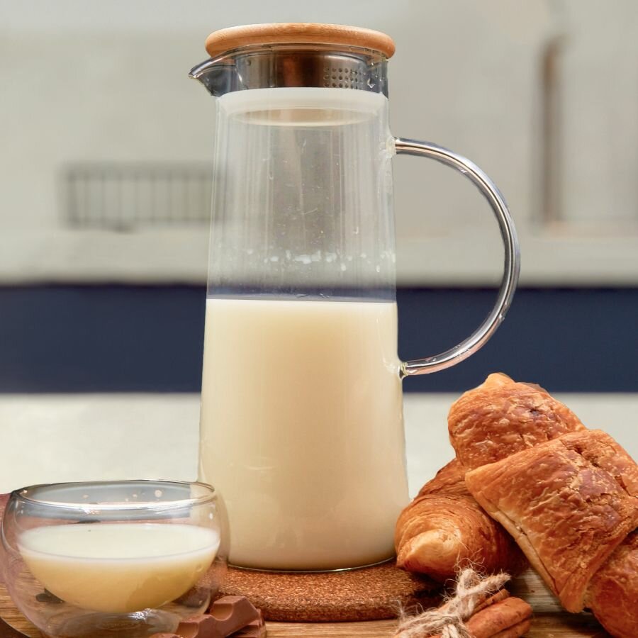 Графин для воды стеклянный с ситечком, кувшин с деревянной крышкой и ручкой 1.5 литра для напитков