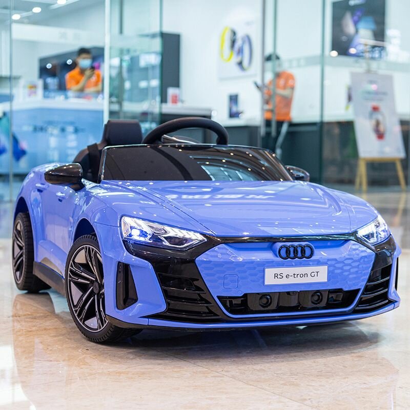 Детский электромобиль Audi полный привод, высокая мощность, 3 часа полной зарядки, трехступенчатое регулирование