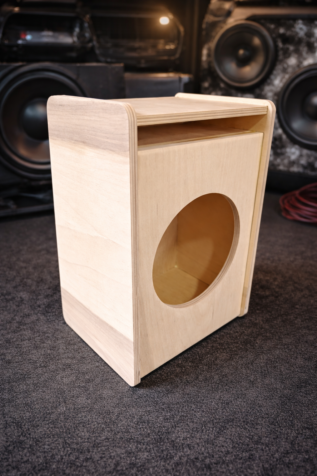 Корпус акустический для 16-17 динамиков, из фанеры 8.5 мм с щелевым выходом воздуха, 1 штука