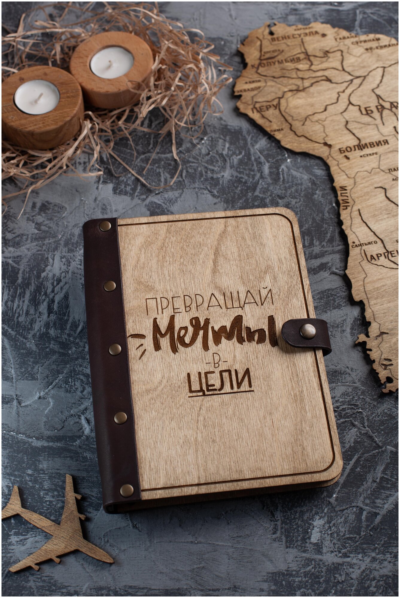 Блокнот, ежедневник, записная книжка, из дерева с кожаным переплетом. Ручная работа. А5, 80 листов, крафтовые листы. Цвет - орех