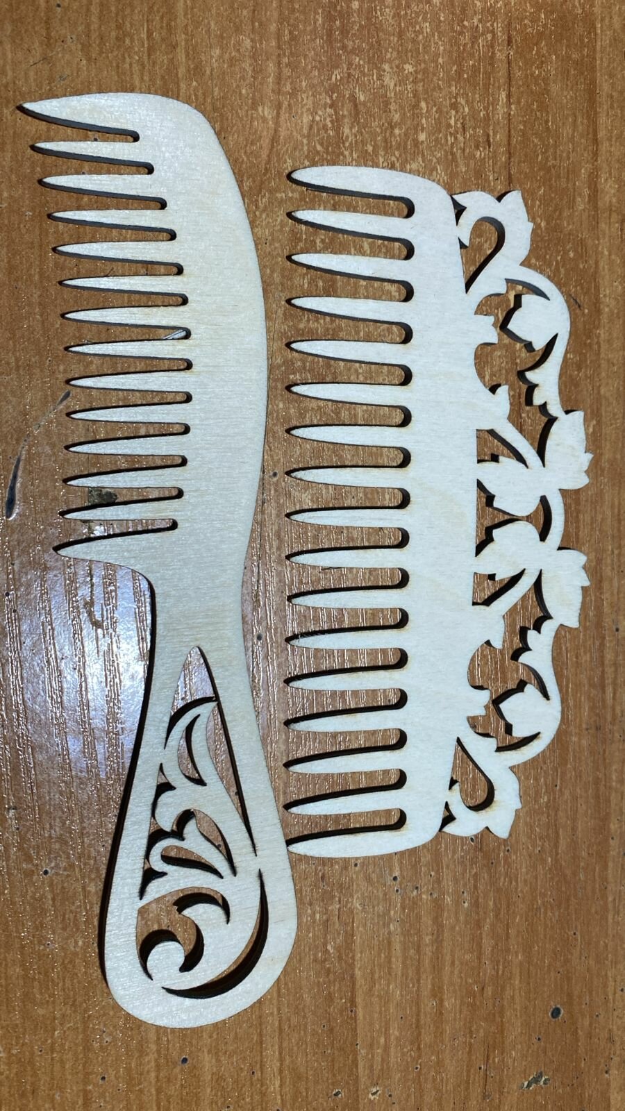 Деревянные расчески и гребешки - набор из двух штук