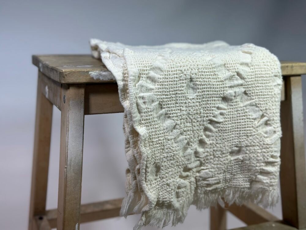 Полотенце с вафельной фактурой умягчённое 45х70 лён 100% для рук и лица с геометрическим рисунком