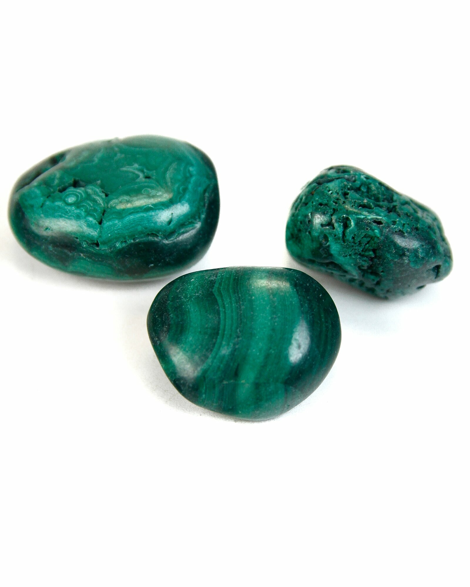 Малахит - 1.5 см, натуральный камень, галтовка, 3 шт - для декора, поделок, бижутерии