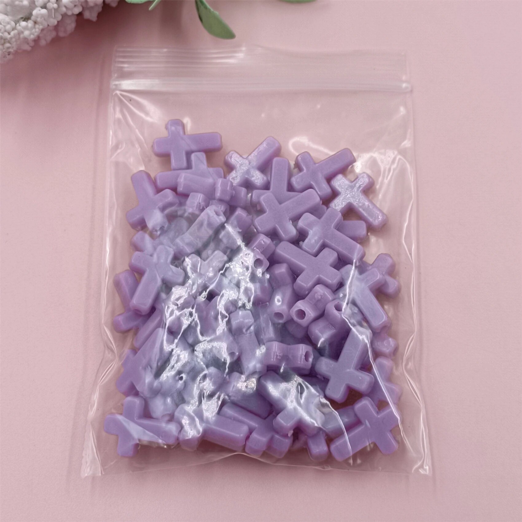 Бусины акриловые крестообразные 50 шт.