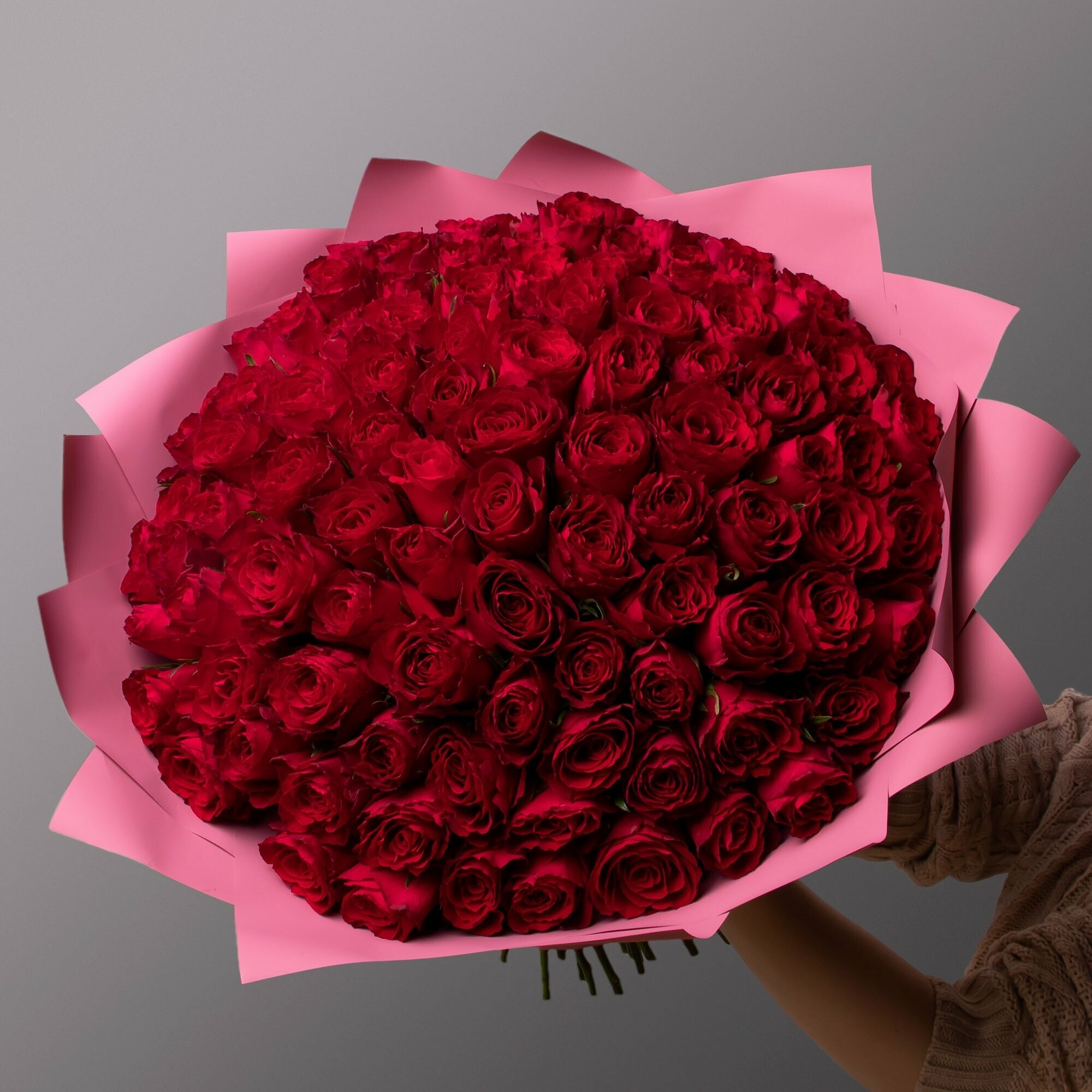 Букет Роза "Красная" 101 шт Высота 40 см в коробке и аквабоксе от "Простоцветы"