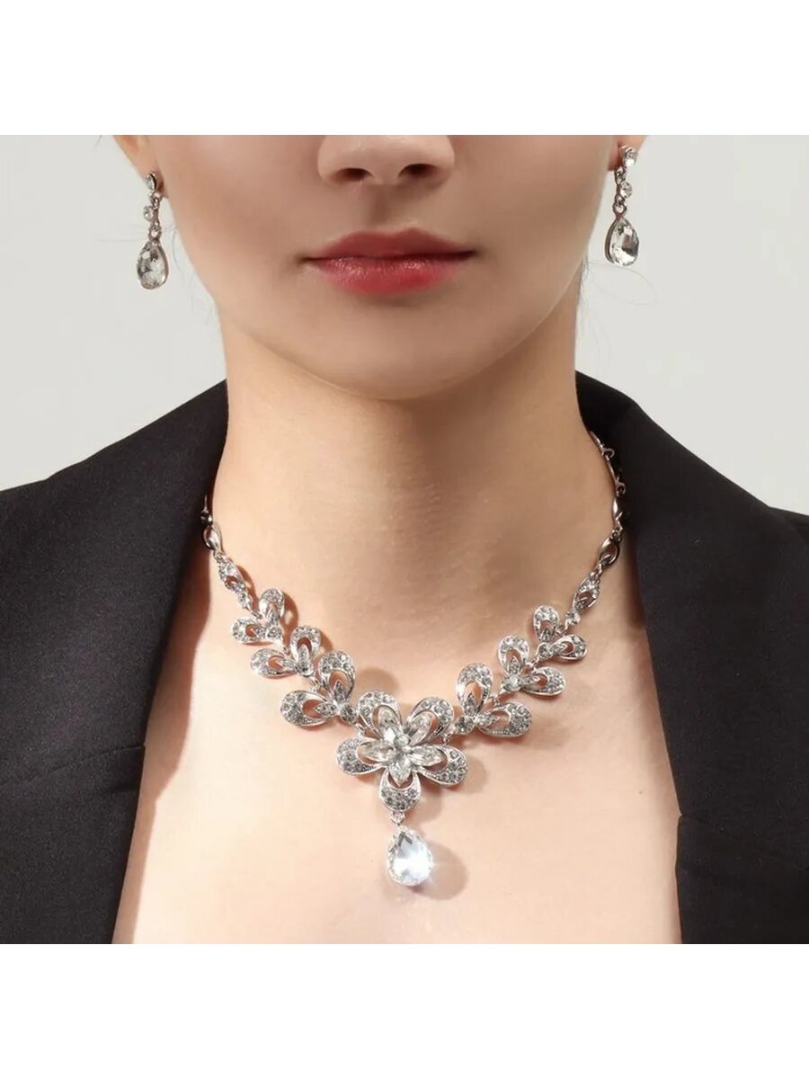 Комплект бижутерии, стекло