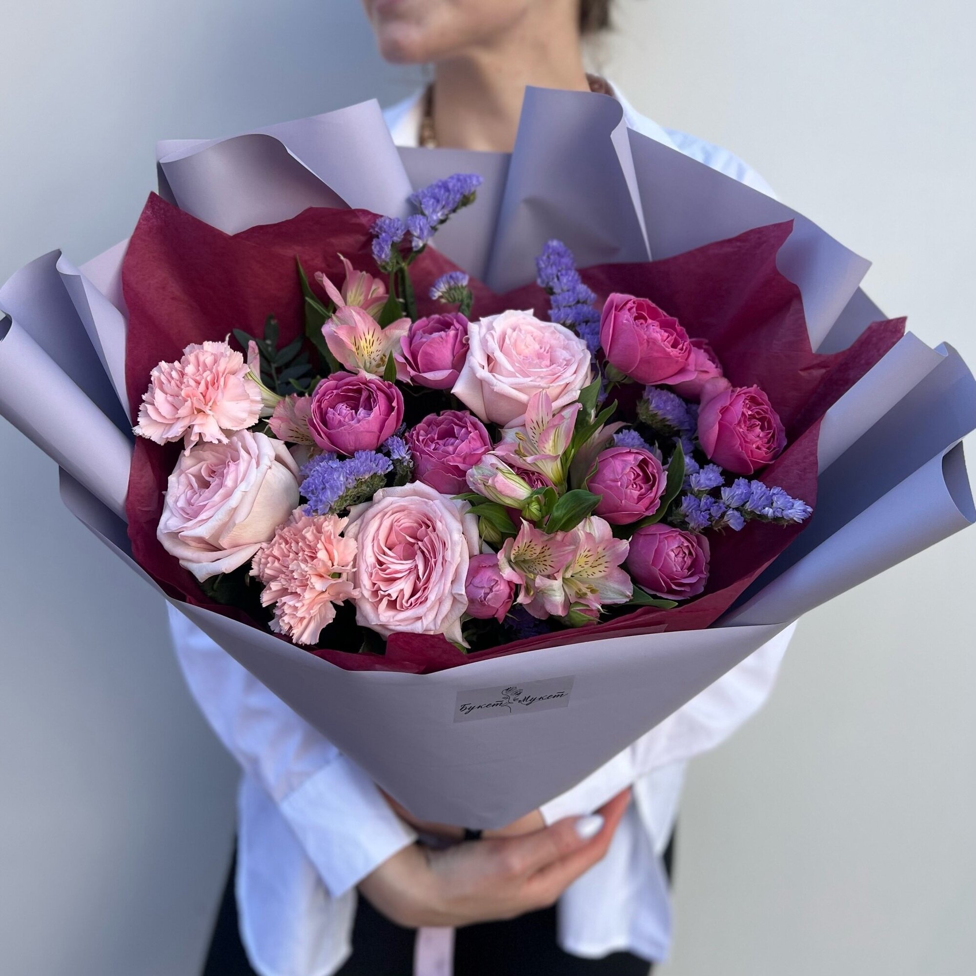 Букет цветов "Пунш" (премиальная пионовидная Роза, альстромерия)