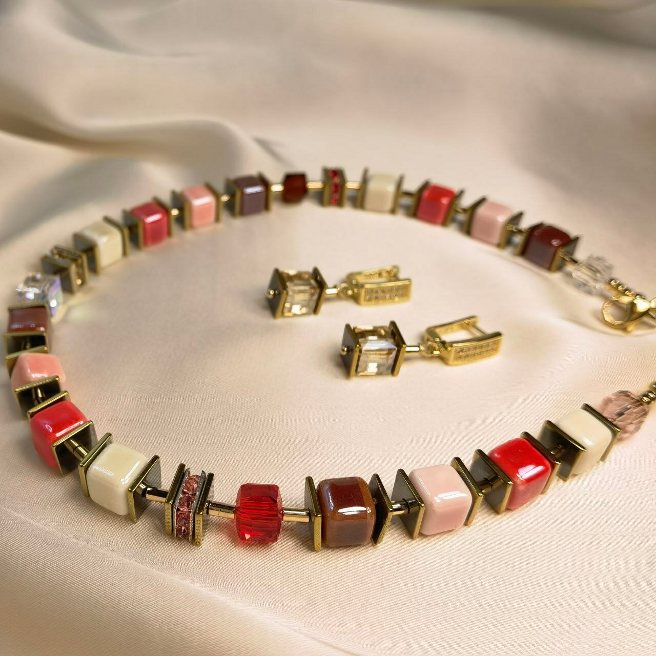 Комплект бижутерии: серьги, колье, керамика, кристаллы Swarovski