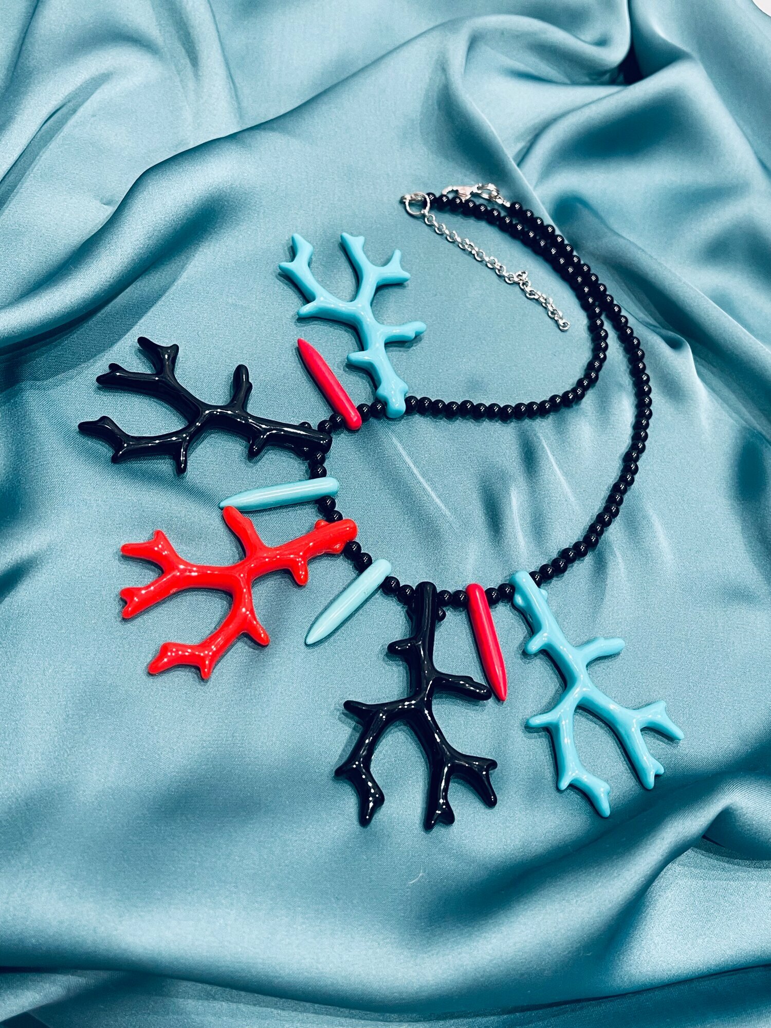 Колье, коралл синтетический