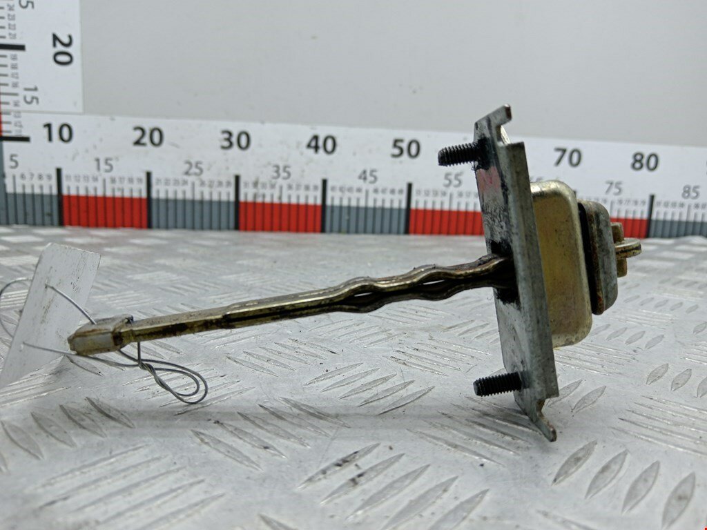 Ограничитель открывания двери передней Mazda 626 GE GA2K58270C арт. 2094158