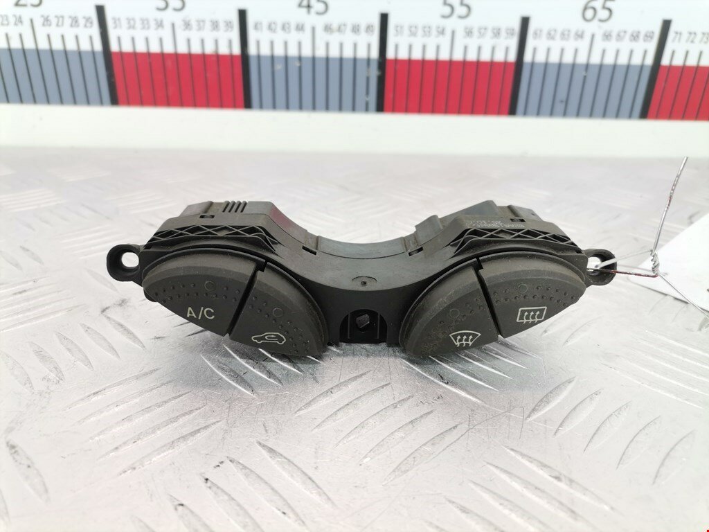 Кнопка подогрева (обогрева) заднего стекла Ford Focus 1 98AG19A945CG арт. 1595138