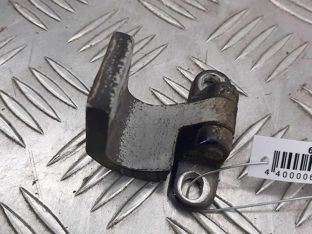 Петля крышки (двери) багажника Volkswagen Golf 3 1H6827301 арт. 622266