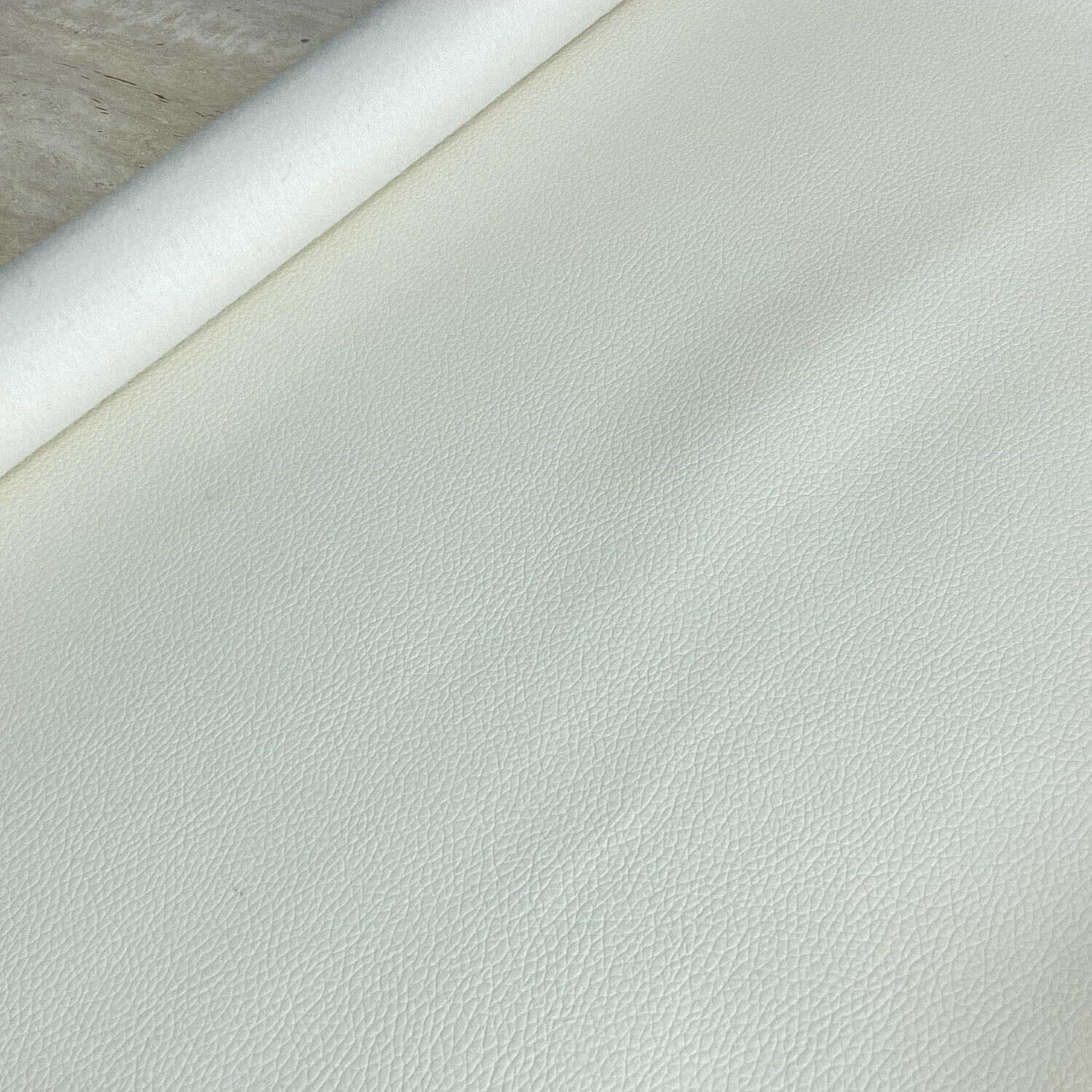 Искусственная кожа на тканной основе, цвет молочный, 50*70 см , Китай (уцененный товар)