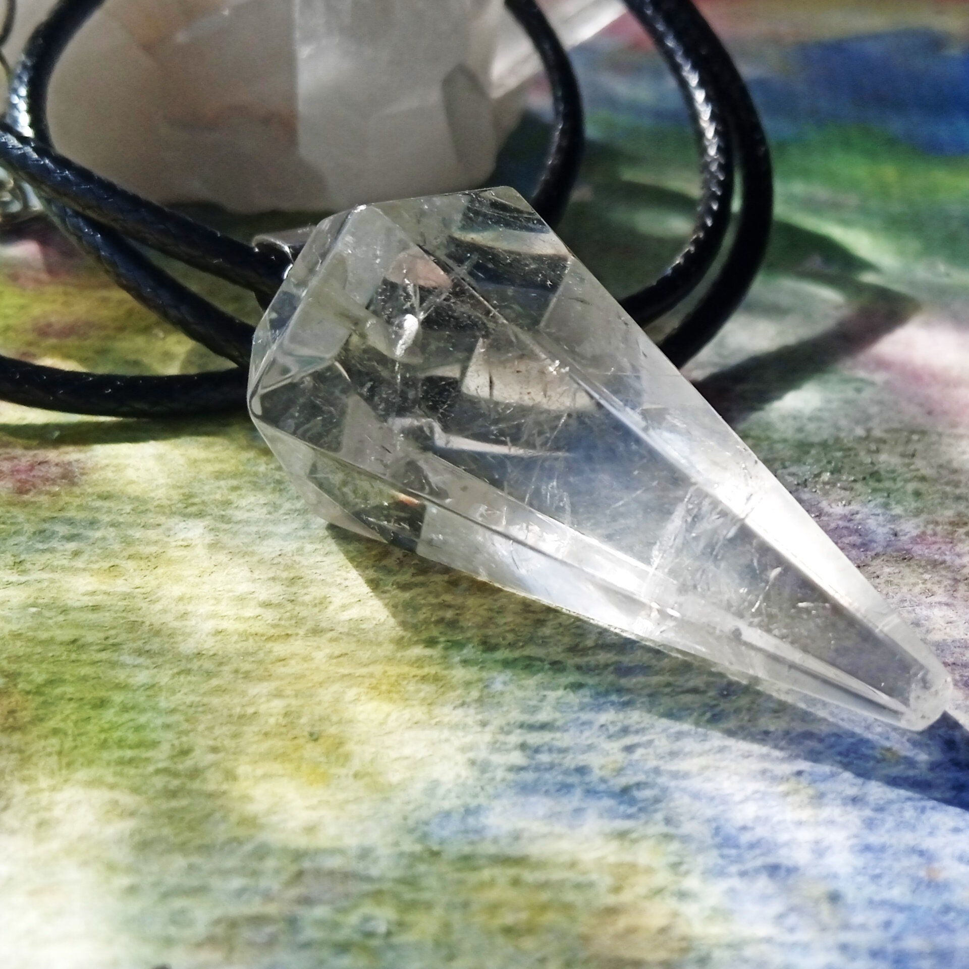 Маятник подвеска горный хрусталь Большой на Черном шнурке / биолокация, гадание, диагностика организма, поиск клада, ответы на вопросы/