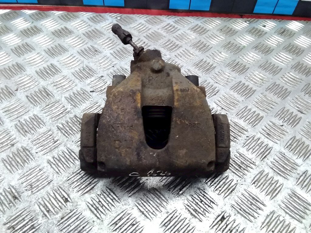Суппорт передний правый Ford Focus 3 1682875 арт. 554184