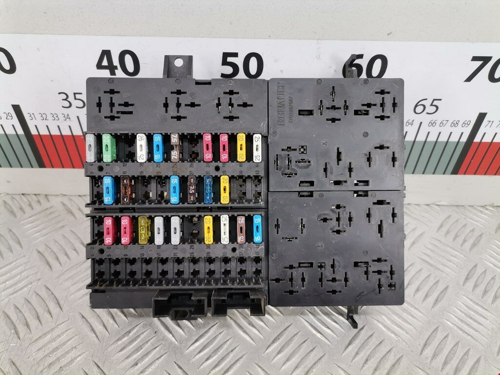 Блок предохранителей Renault Master 2 7703297587 арт. 1985444