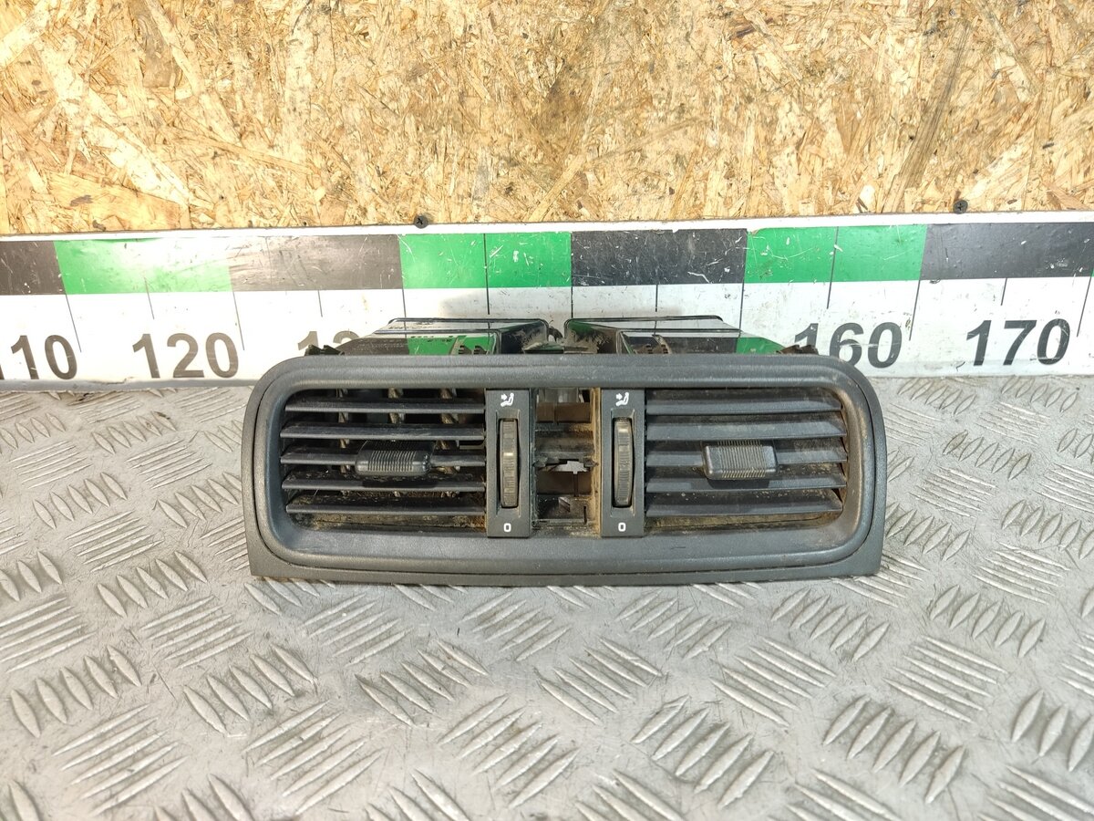 Дефлектор воздушный SKODA Fabia 2007 2015 5J0820951