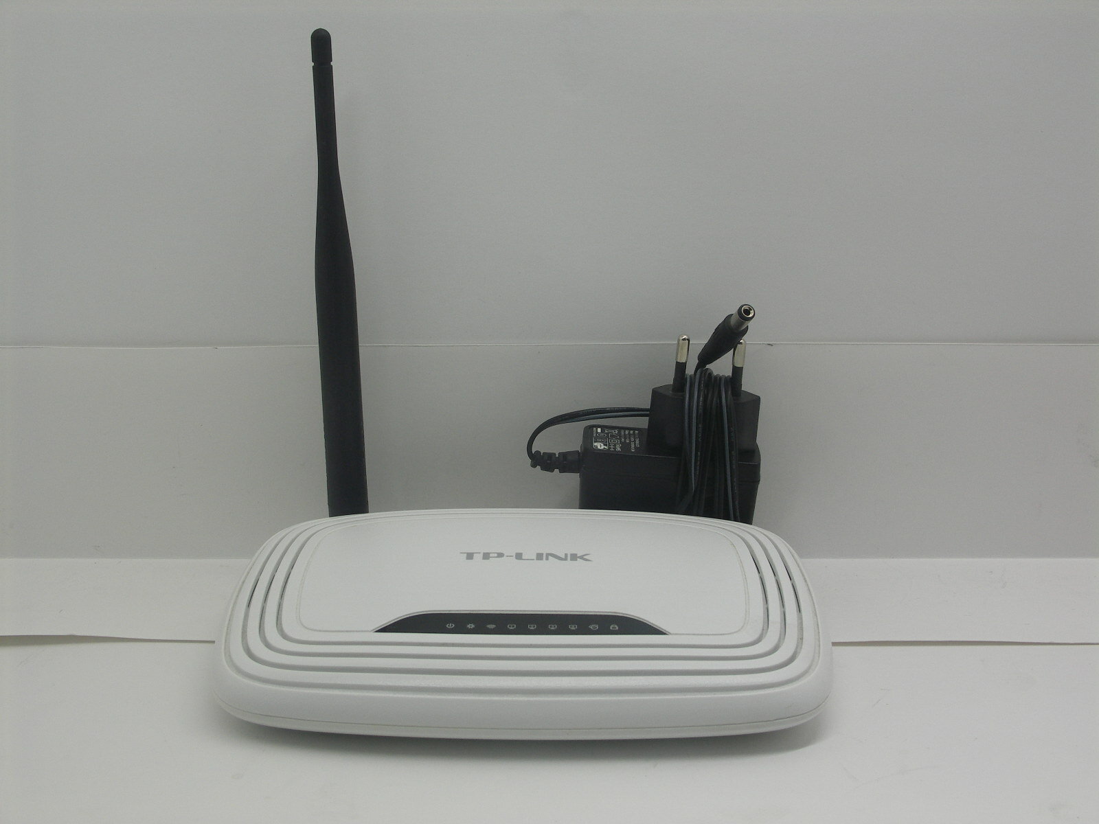 Беспроводной роутер TP-Link TL-WR740N, 802.11n + 4x10/100