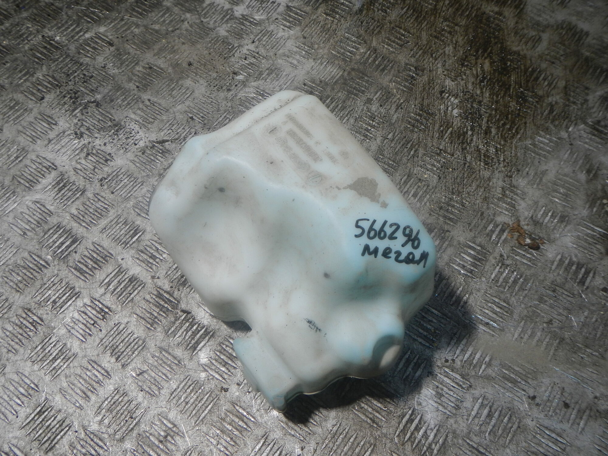 Б/У Бачок омывателя лобового стекла, Renault (Рено)-MEGANE II (02-09) RENAULT MEGANE II (02-09) Без видимых повреждений....