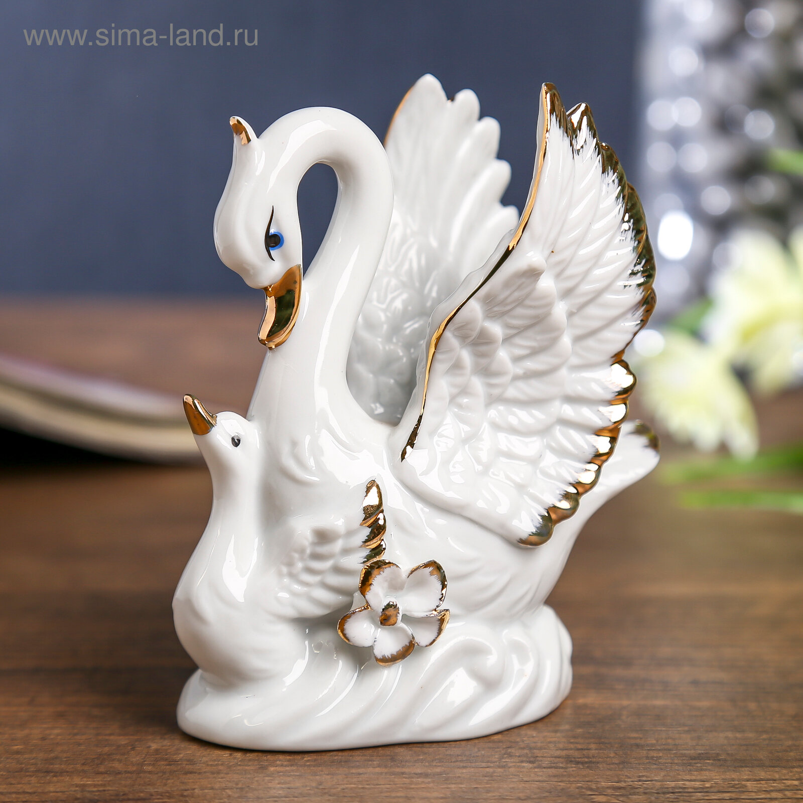 Сувенир керамика "Белая лебедь с малышом" 10,5х9х4,5 см