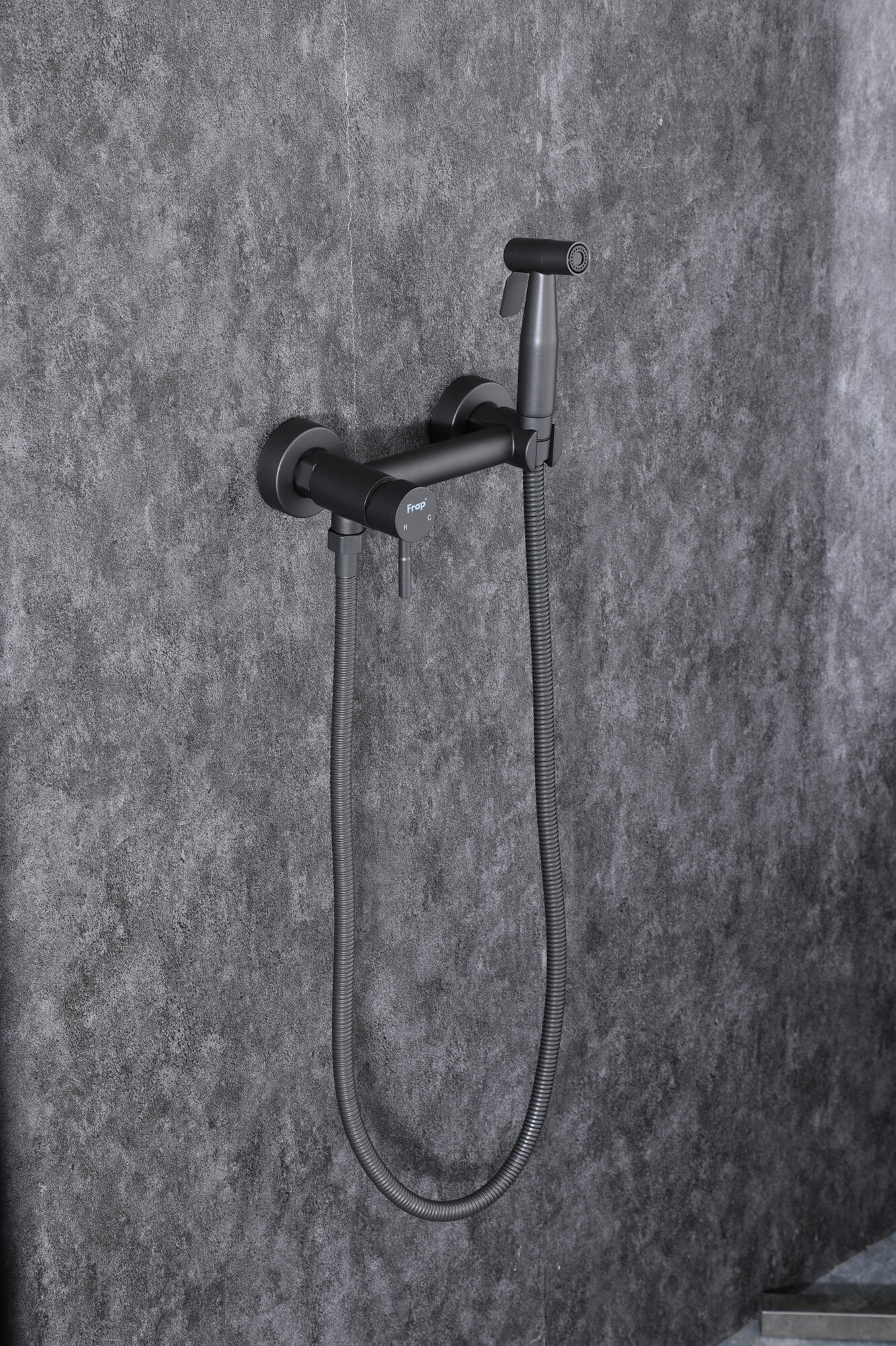 Смеситель для биде с гигиенической лейкой Frap F7503-9, латунь, оружейная сталь