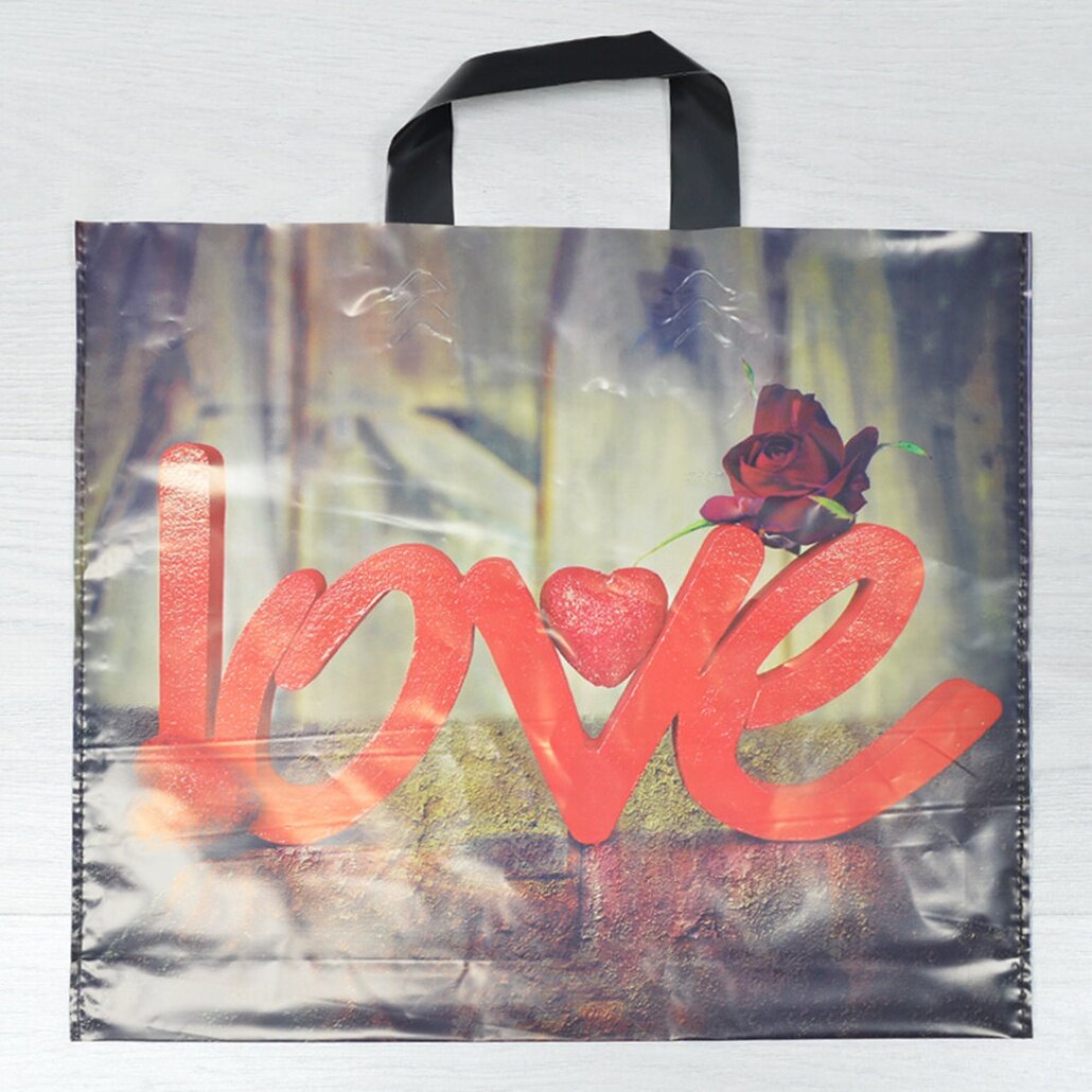 Пакет подарочный с романтическим дизайном "Валентинка", принт LOVE и роза, 38×34+3 см, красный, набор 50 шт