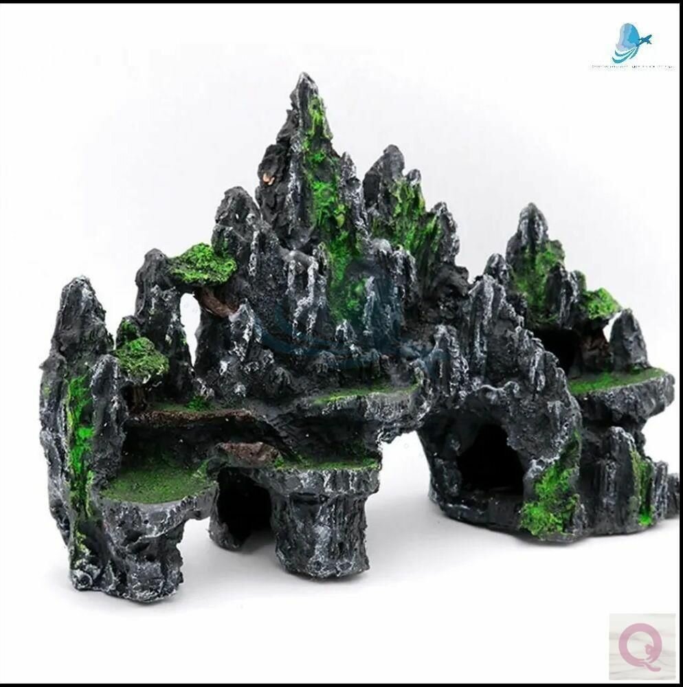 Крупная аквариумная композиция с видом на горы: домик на дереве, пещерный мост и искусственные растения, 35 x 12 x 23 см