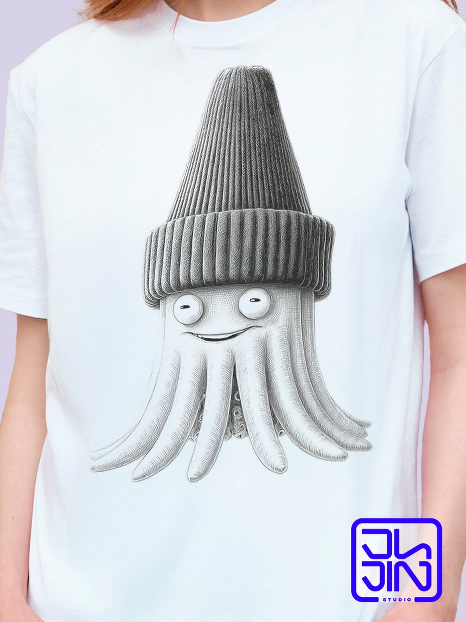 Футболка классическая женская с авторским принтом Креативный черно-белый осьминог в графитовой минималистичной шапке с животными, белый хлопковый трикотаж с прикольным рисунком на груди