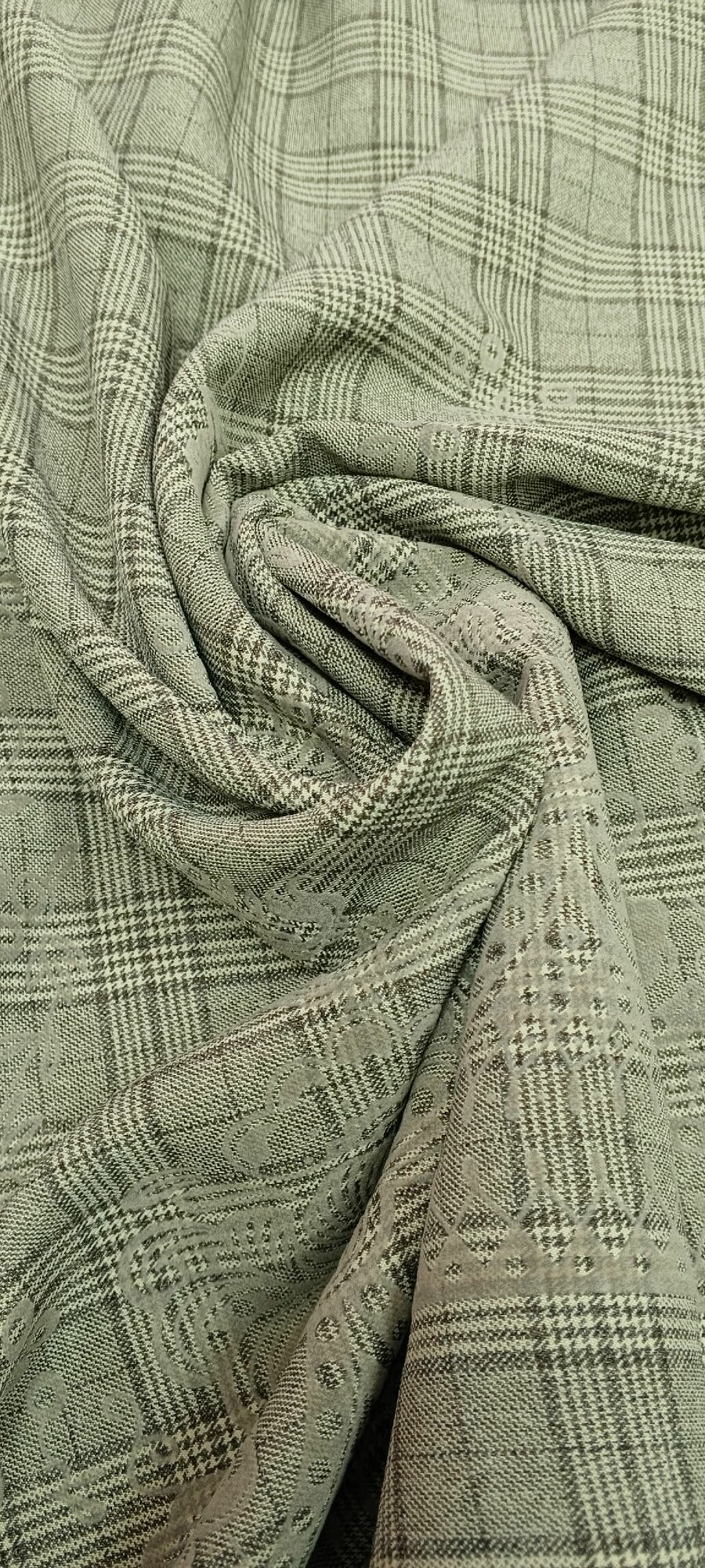 Костюмная ткань с бархатным узором