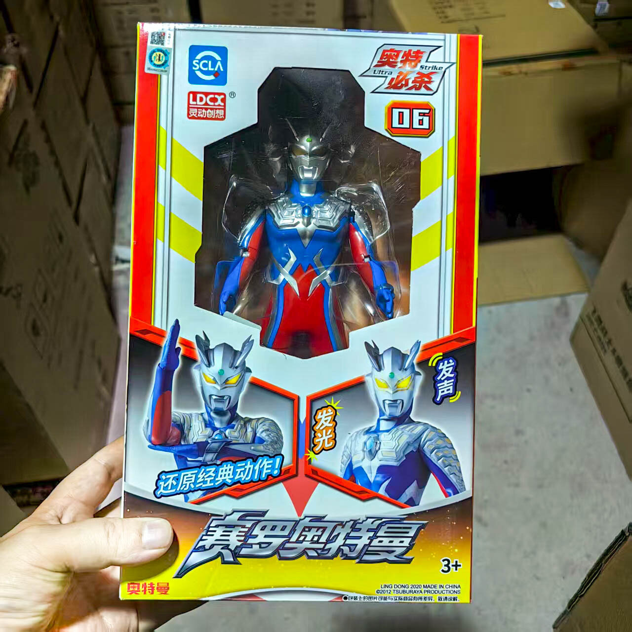 Официальная игрушка для мальчиков Ultraman Ultimate Power Leg Squeezing с подсветкой, звуком и трансформацией Tiga Zero X