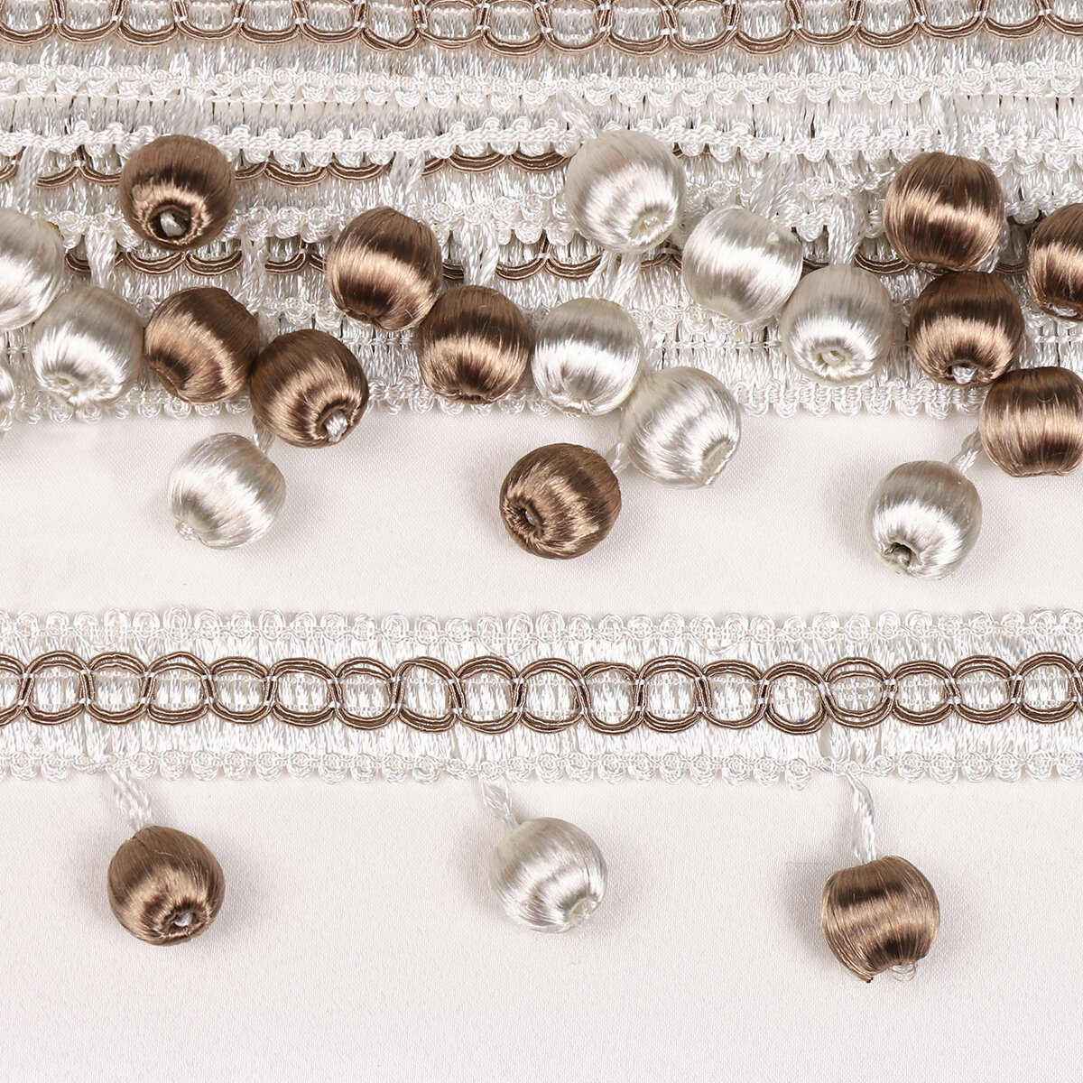 Бахрома для штор арт.6152-0332 шир.40мм цв. белый+беж уп.10м