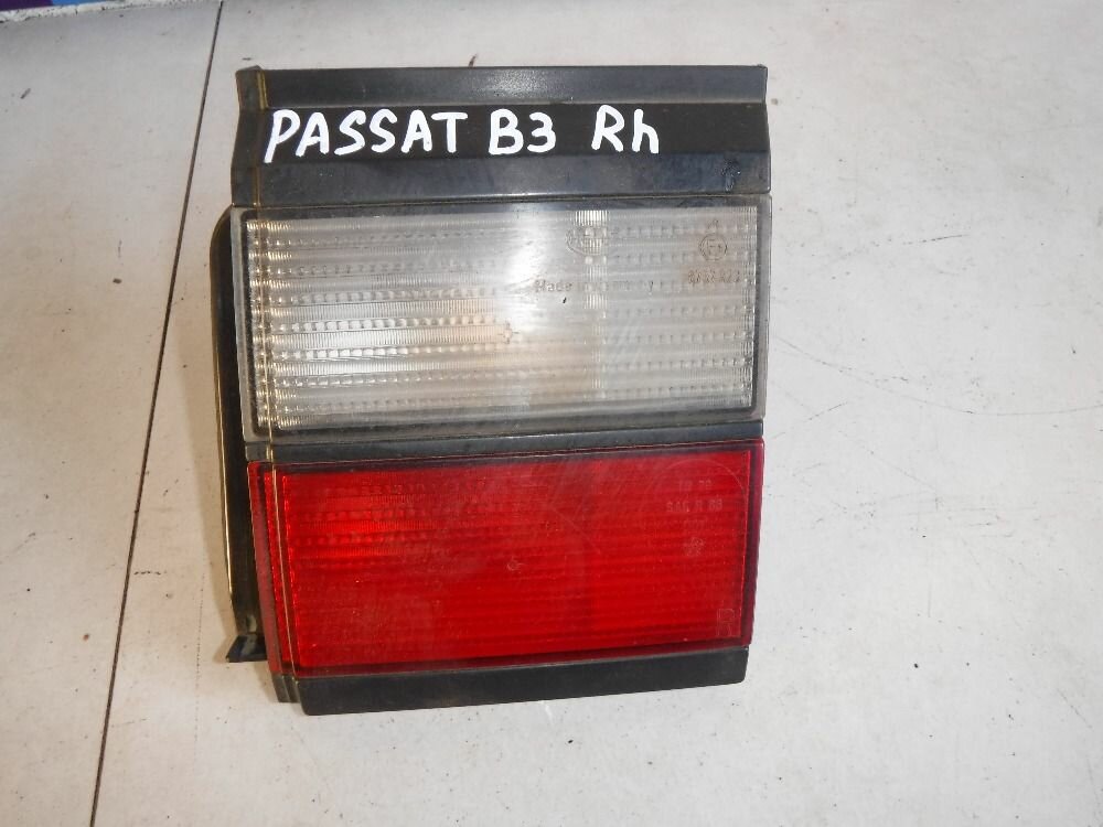 Фонарь задний внутренний правый VW Passat B3 357945108