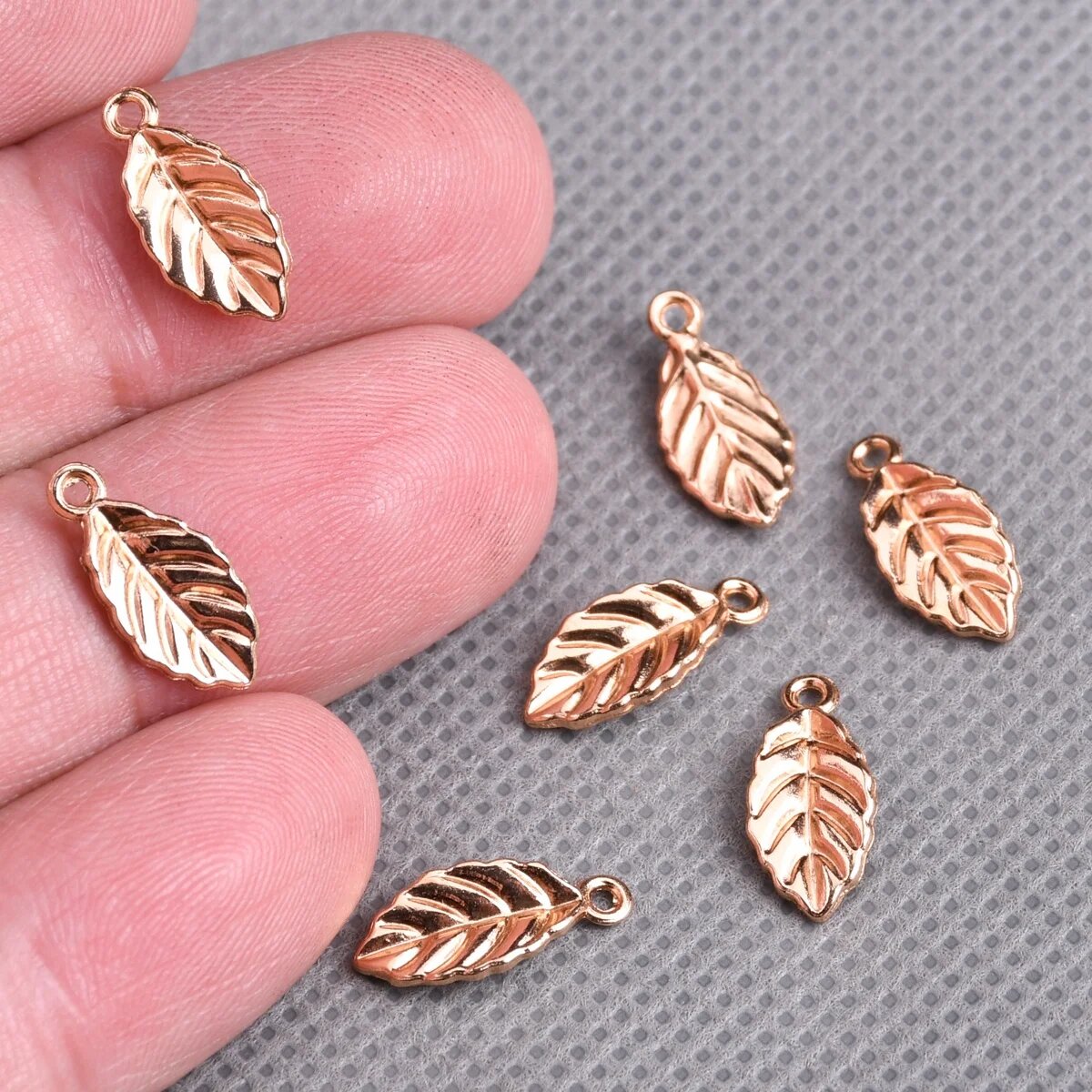 Металлические бусины в форме листьев 20 шт. KC Golden