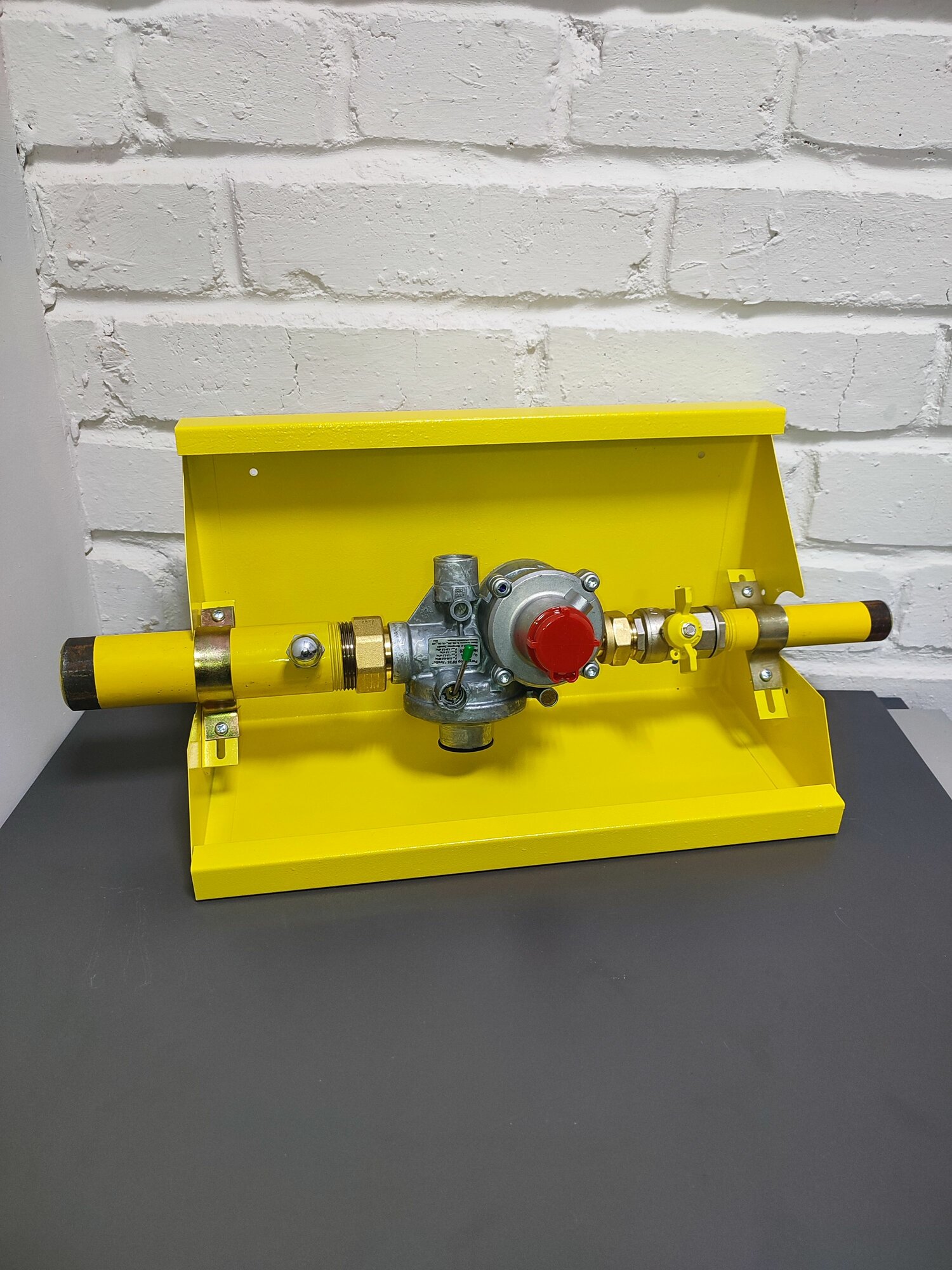 Шкафной газораспределительный пункт (ДРП) грпш ОХТА-RF-25-1-ПЛ (Желтый)