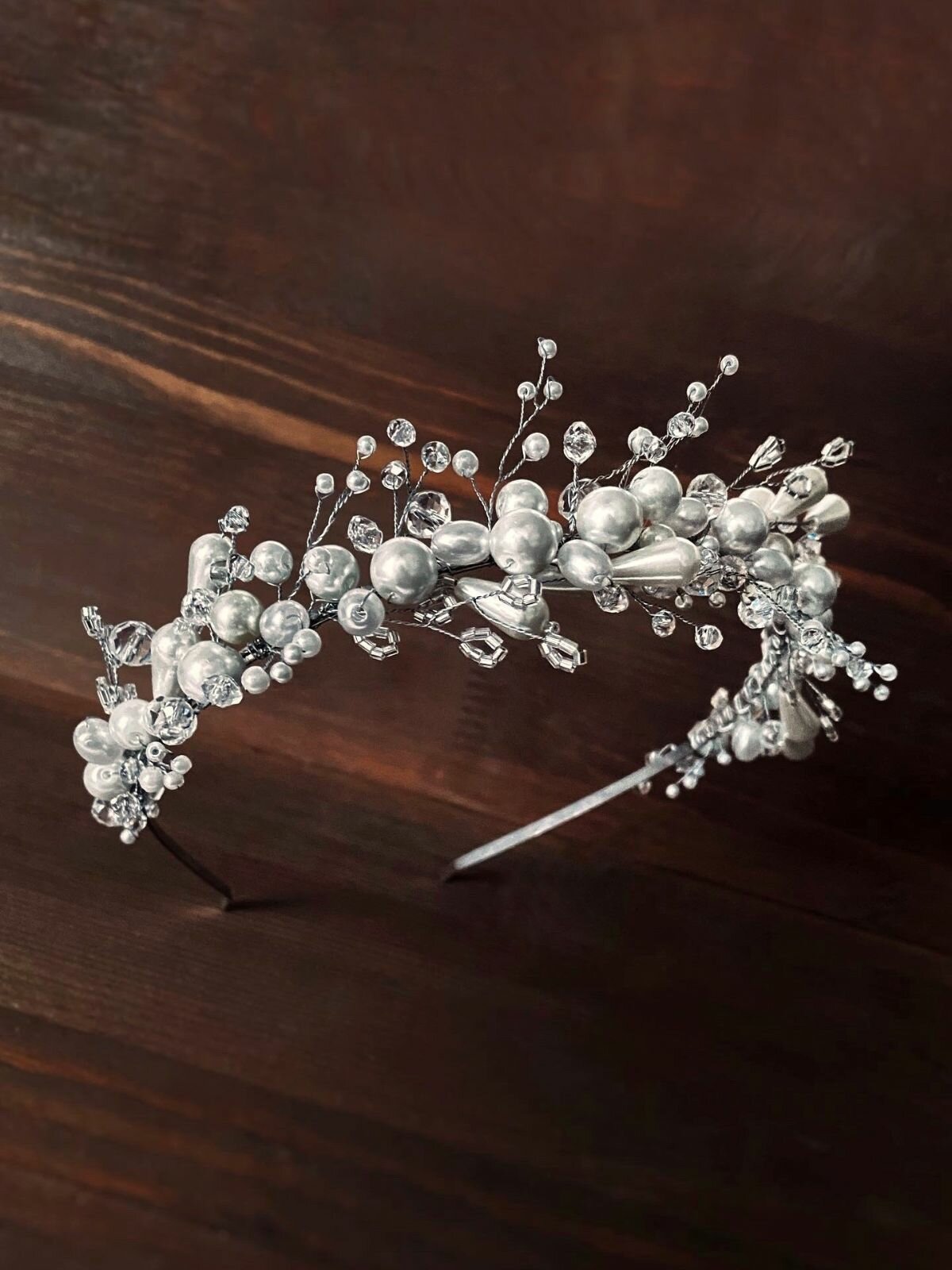 Жемчужный ободок, свадебная диадема, ободок с камнями, украшение в свадебную прическу, диадема ручной работы
