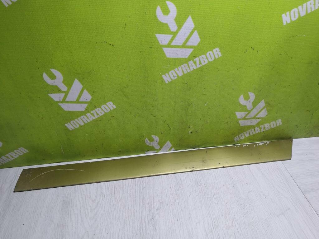 Молдинг задней левой двери Audi 80 90 B3 86-91