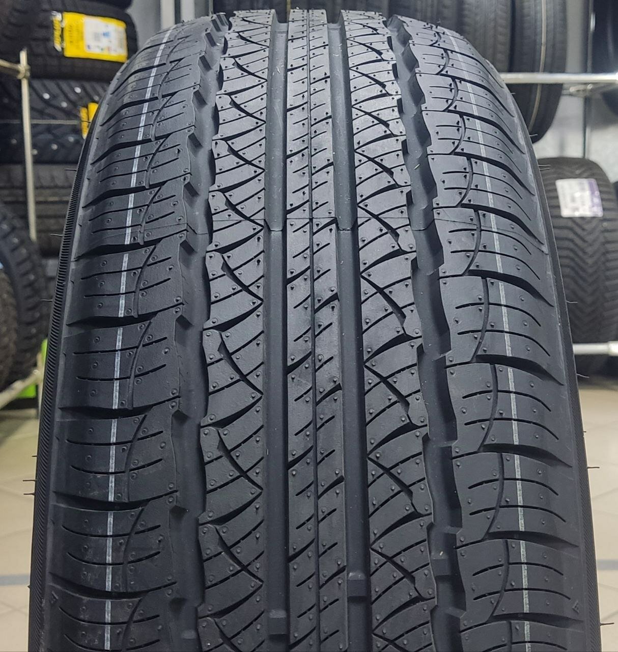 R-18 215/55 Triangle TR259 95V