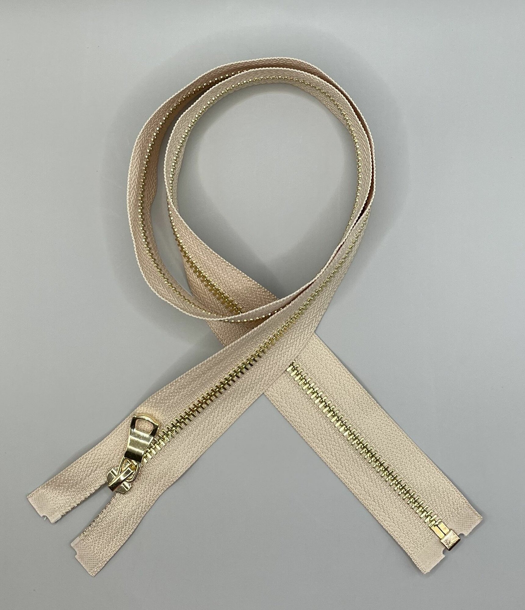 Молния(титан-легкий металл) , тип 5,80см, кремовый, зубья золото,1 замок.1шт.