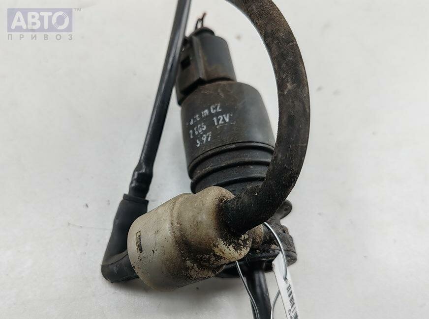 Насос (моторчик) омывателя стекла Volkswagen Passat B5