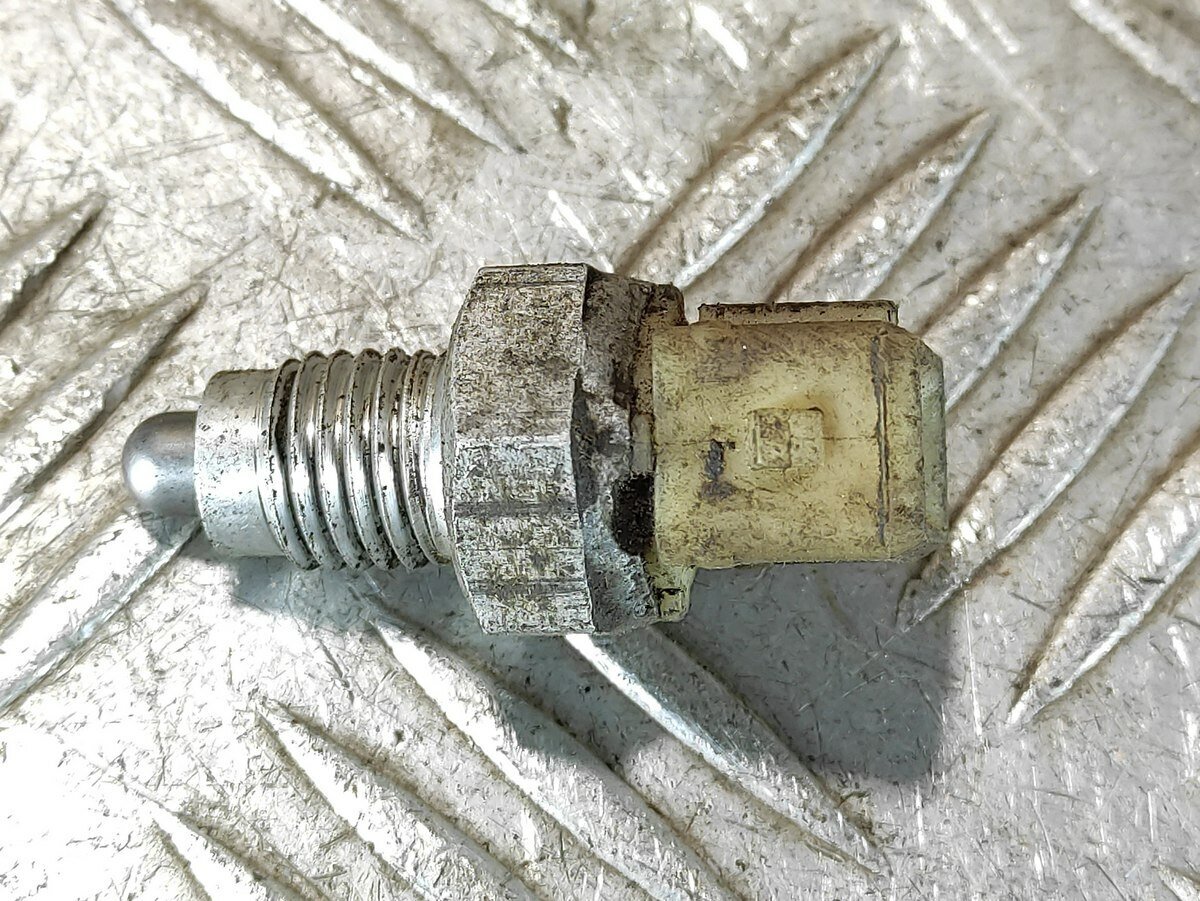 Датчик кпп BMW 3 1991-1998 23147506637