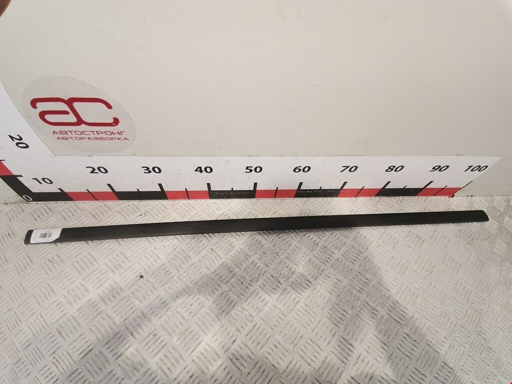 Накладка (молдинг) двери передней левой Volkswagen Golf 4 1J4853515 арт. 1506141