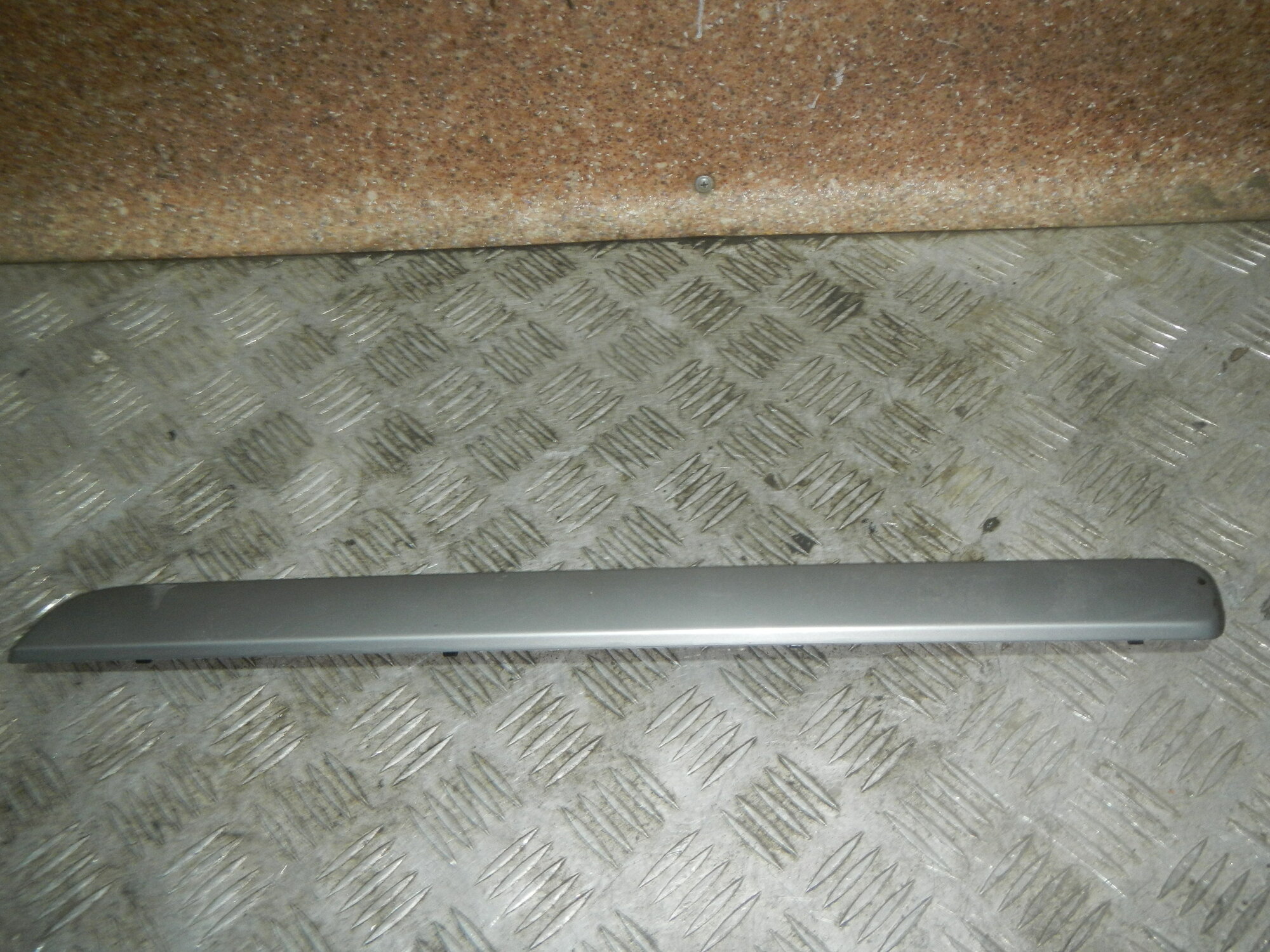 Б/У Накладка декоративная, Volkswagen (Фольксваген)-GOLF VI (09-12) VOLKSWAGEN GOLF VI (09-12) на торпеду правая Царапины...